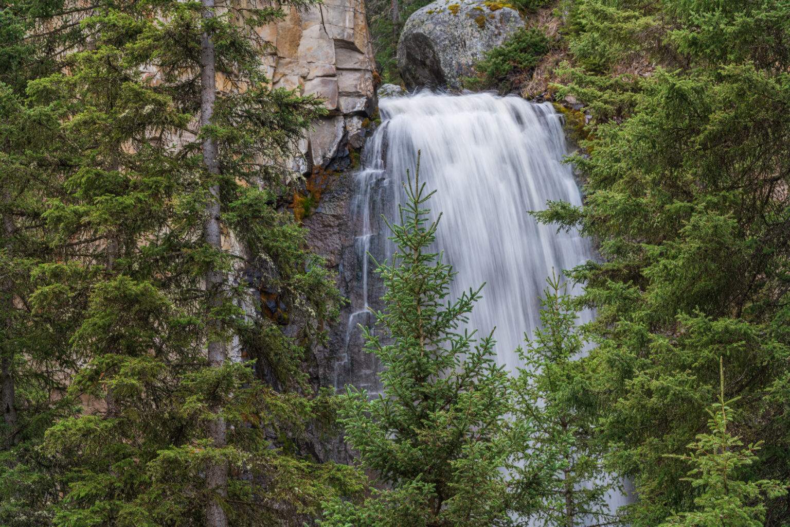 Yellowstone Spring Activities Story - PhotoJeepers