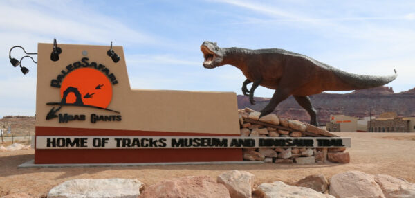 Travel Guide For Visiting Moab in March - PhotoJeepers